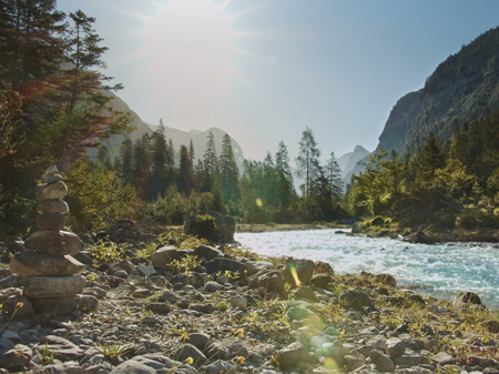 Schwimmen inmitten der Tiroler Alpen