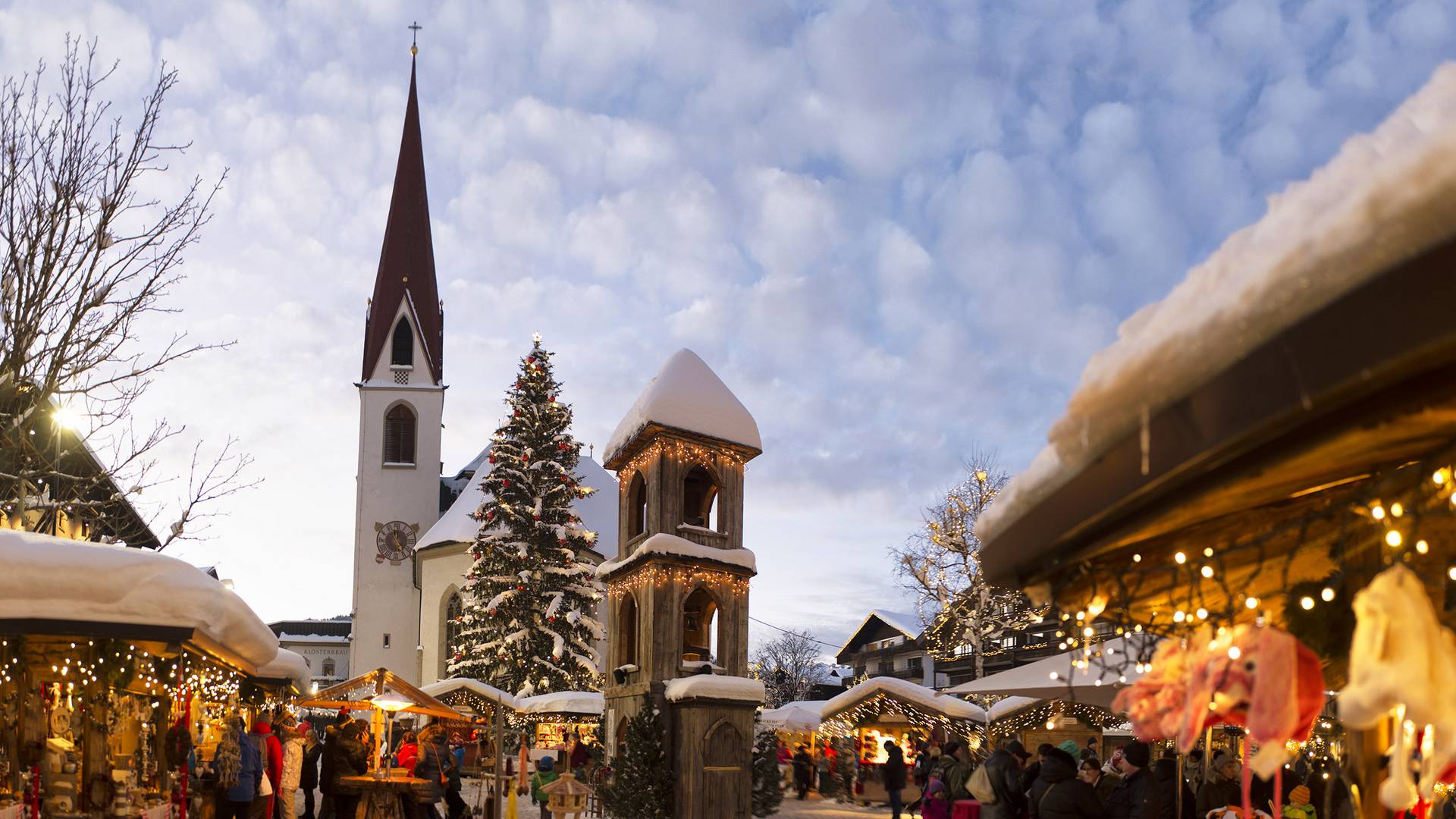 Romantic Christmas market in Seefeld
